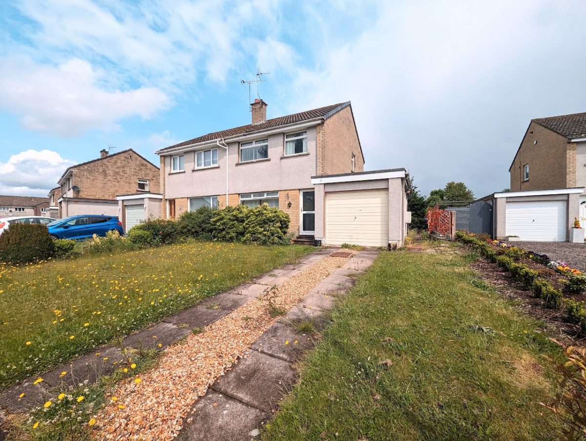 15 Downs Place, Dumfries, DG1 3RF - Pollock and McLean